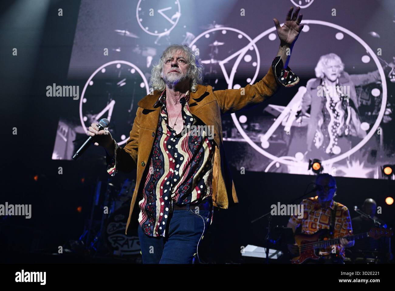 LONDON, ENGLAND - OCTOBER 31: Bob Geldof of ‘The Boomtown Rats ...
