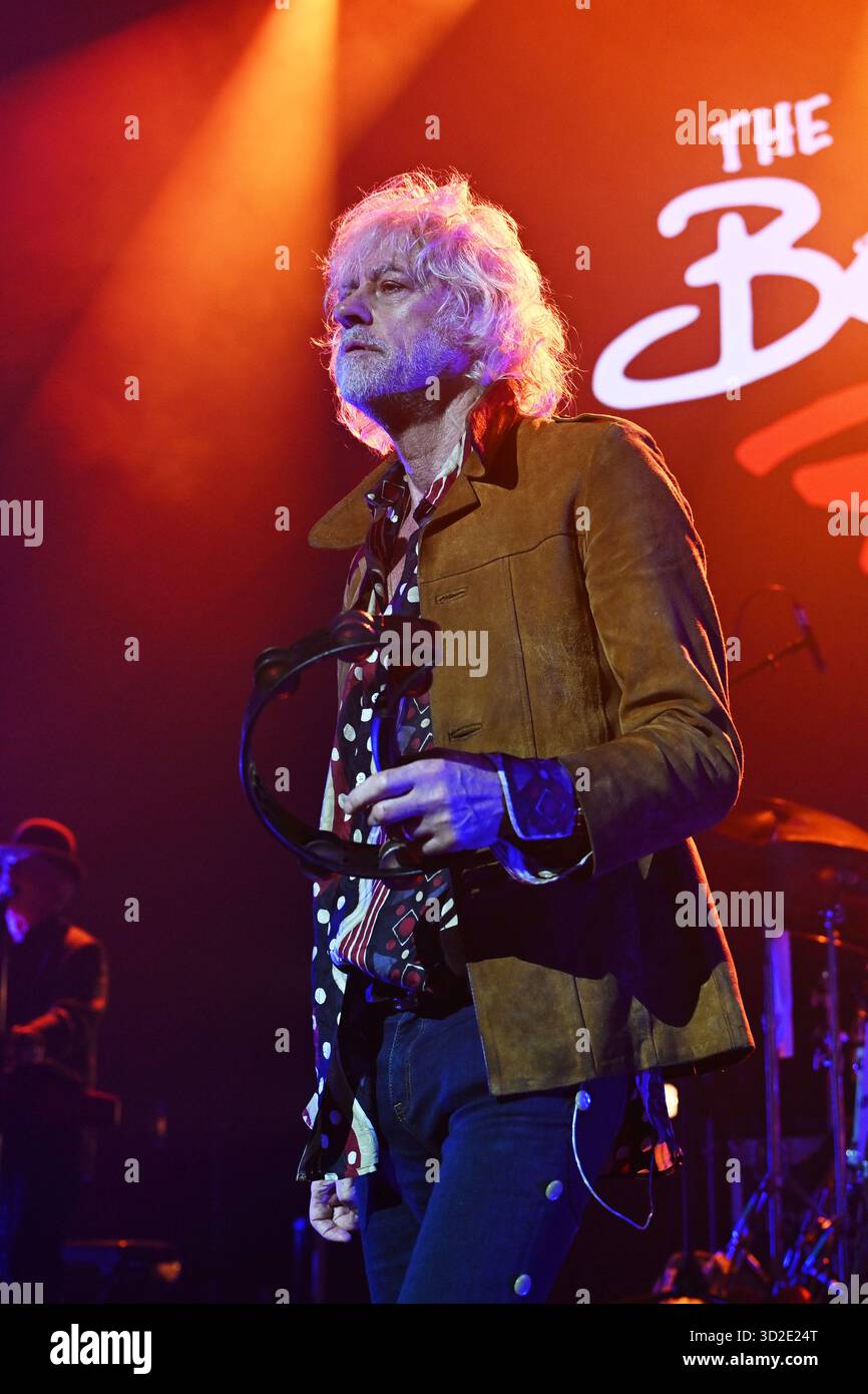 LONDON, ENGLAND - OCTOBER 31: Bob Geldof of ‘The Boomtown Rats ...