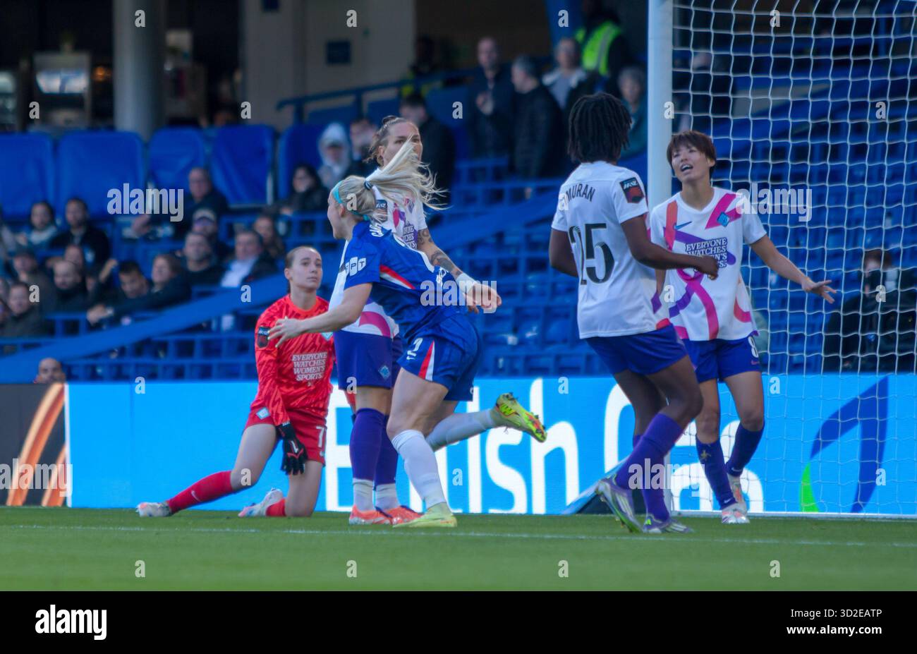 Fulham, England, 1st November 2025 Ellie Carpenter (2 Chelsea ...