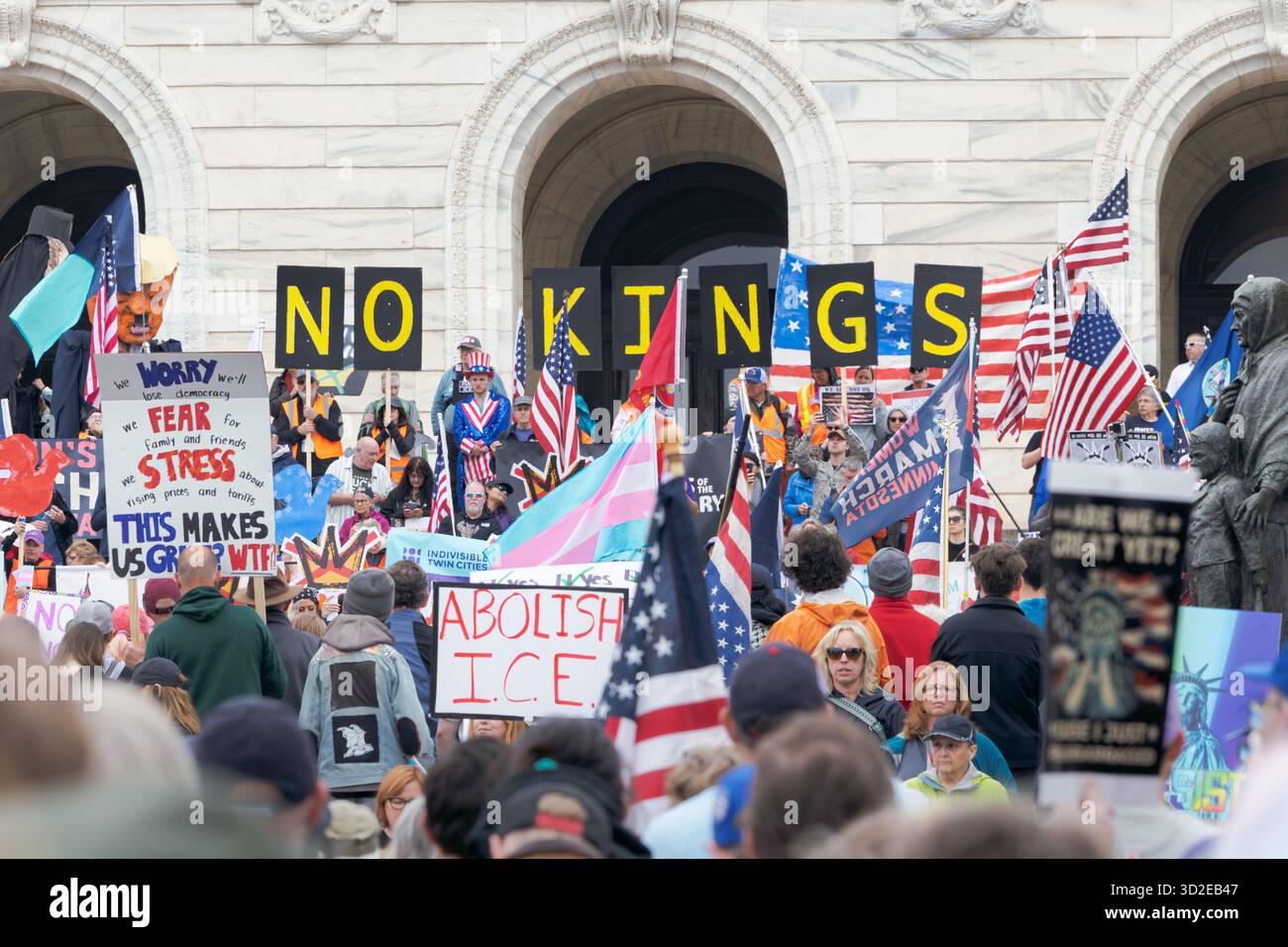 Tens of thousands protest at Minnesota State Capitol with "NO KINGS ...