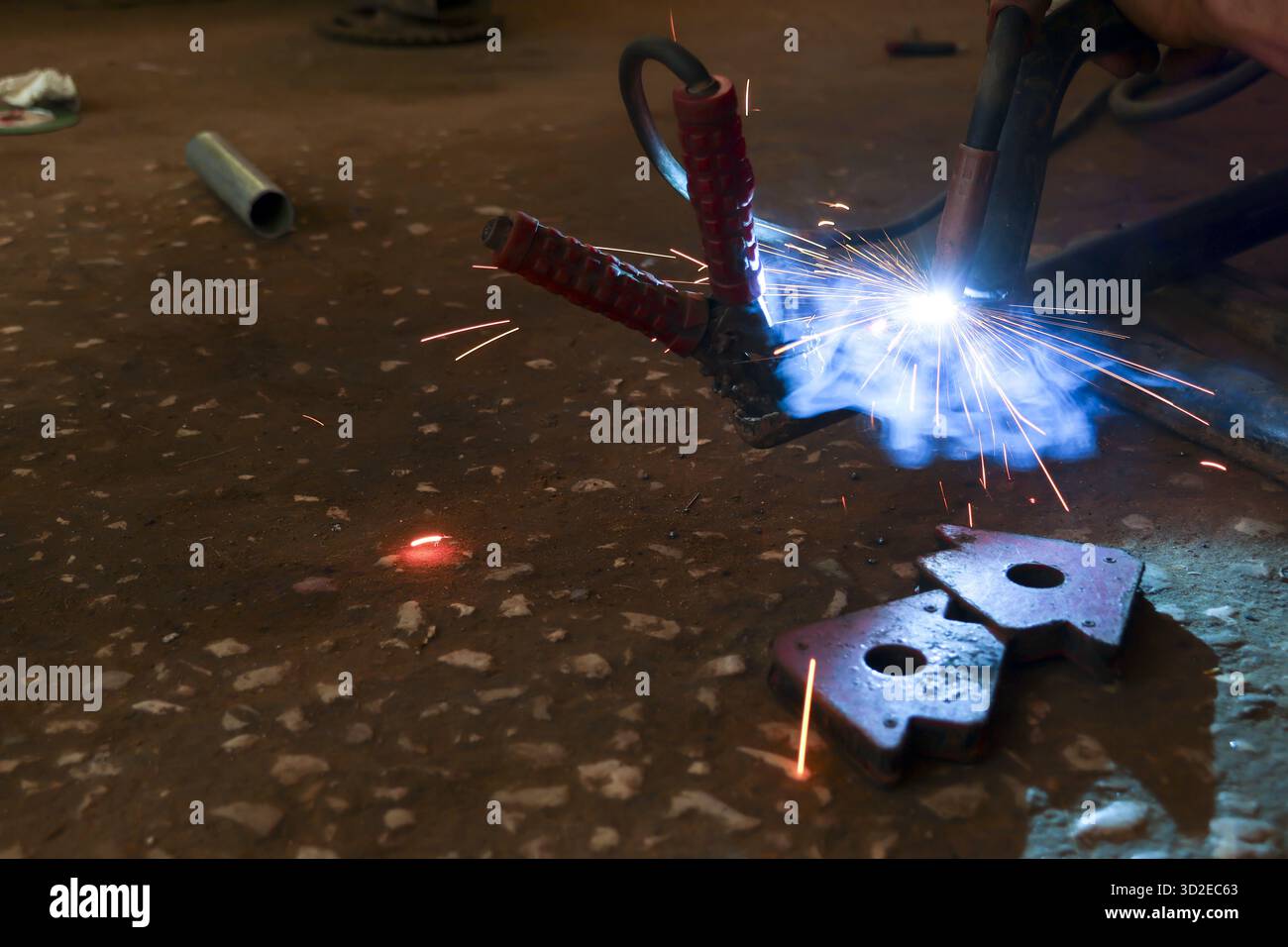 Professional welder joining metal parts hi-res stock photography and ...
