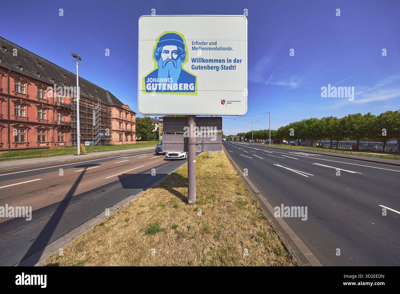 Welcome to Gutenberg City, tourist sign, roads, lanes, central island ...