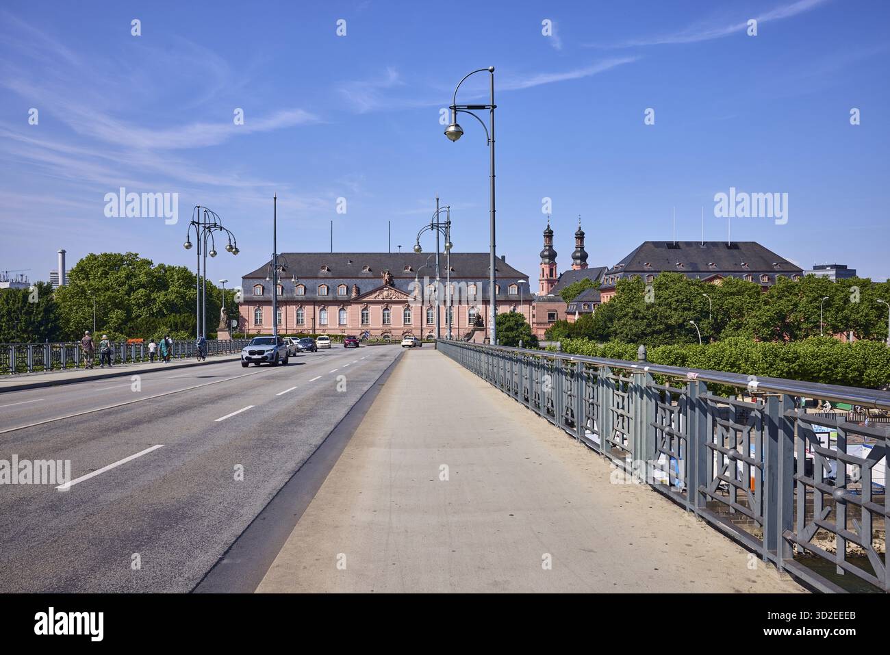 Parliament building, state chancellery, armoury, car bridge and ...