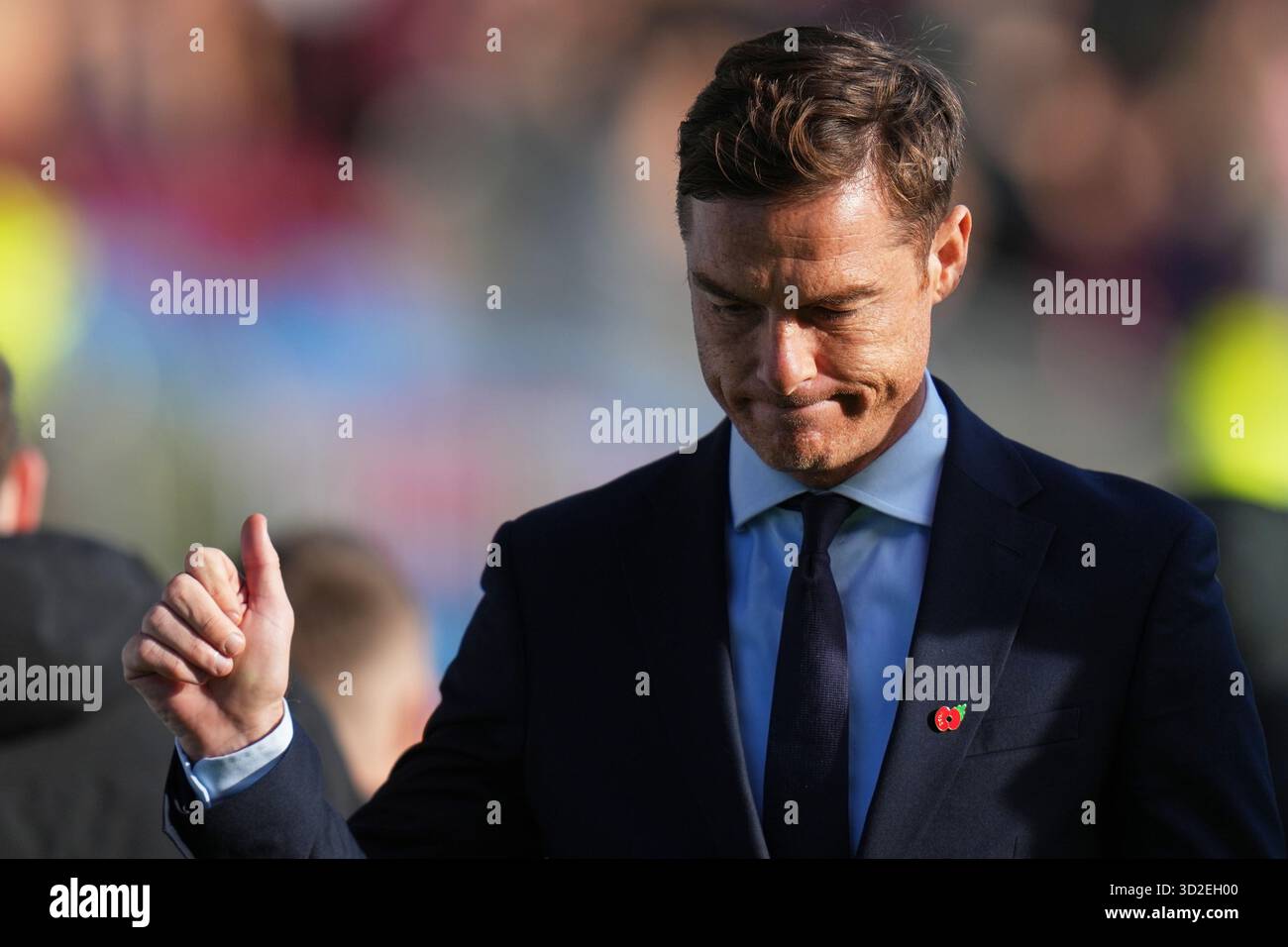 Burnley's head coach Scott Parker walks ahead of the English Premier ...
