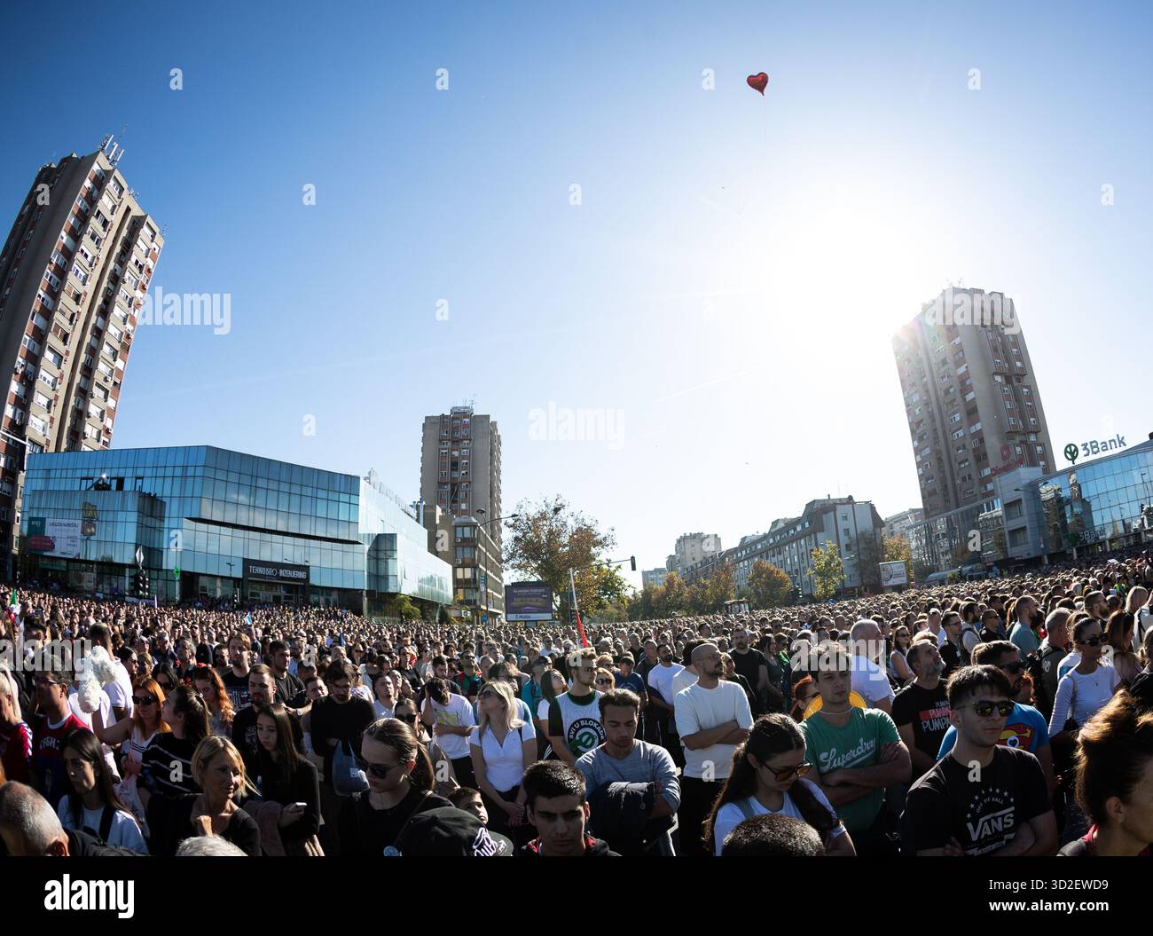 Novi Sad, Serbia. 1st Nov, 2025. People hold 16 minutes of silence in ...