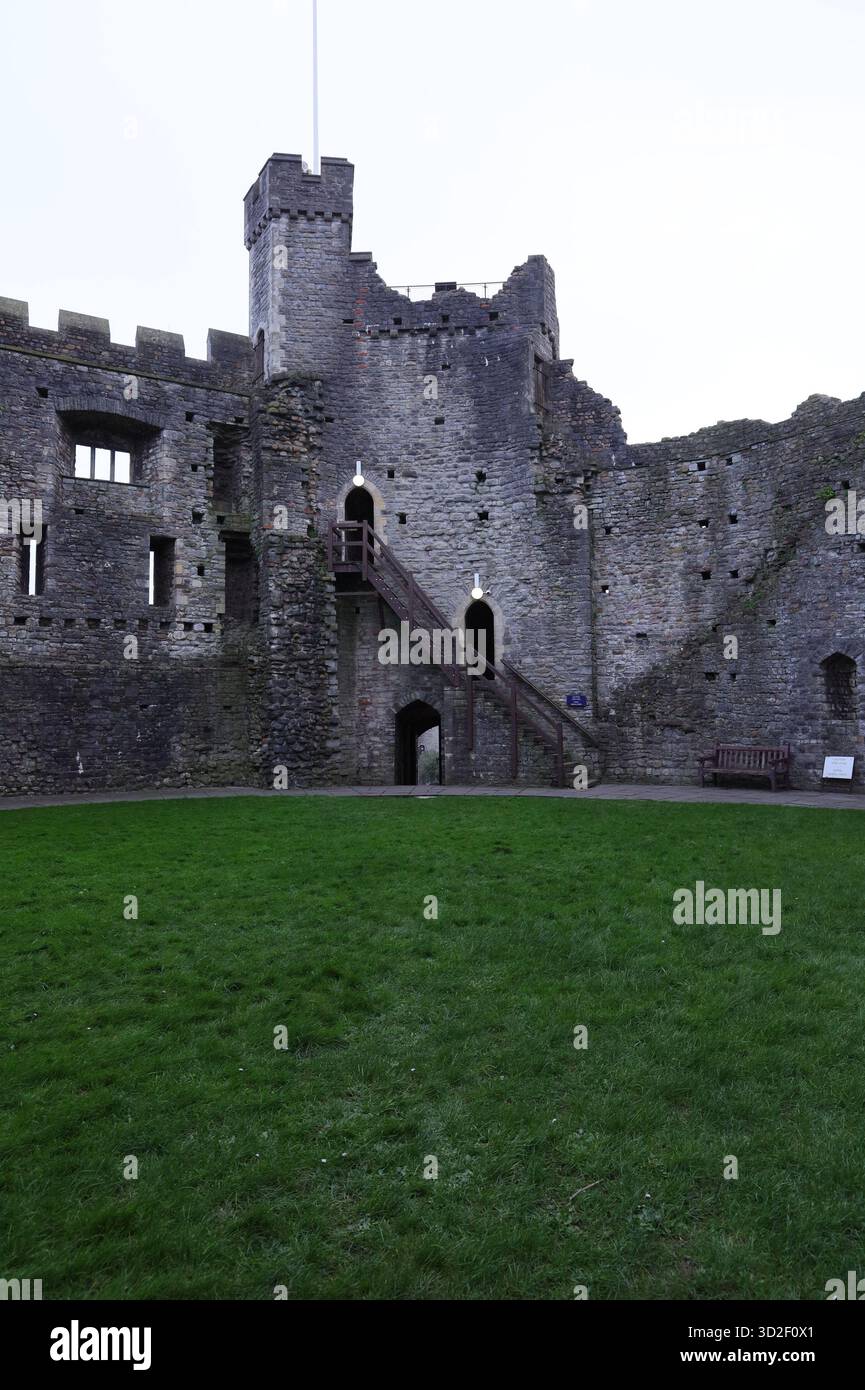 Interiors of Cardiff castle show fort architecture at its best with ...