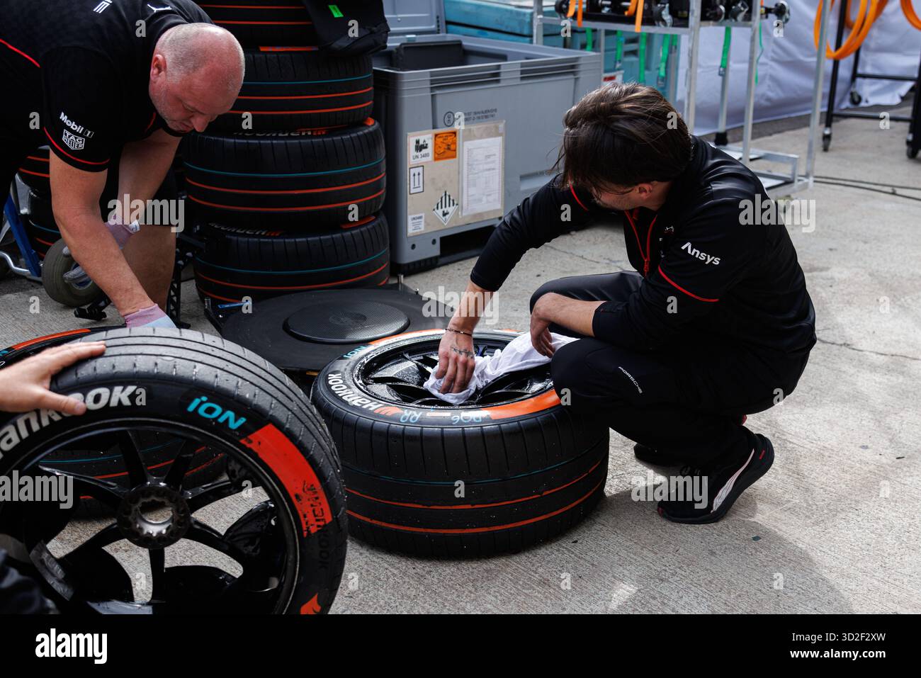 Valencia, Spain. 31st Oct 2025. Team members clean off Hankook tyres ...