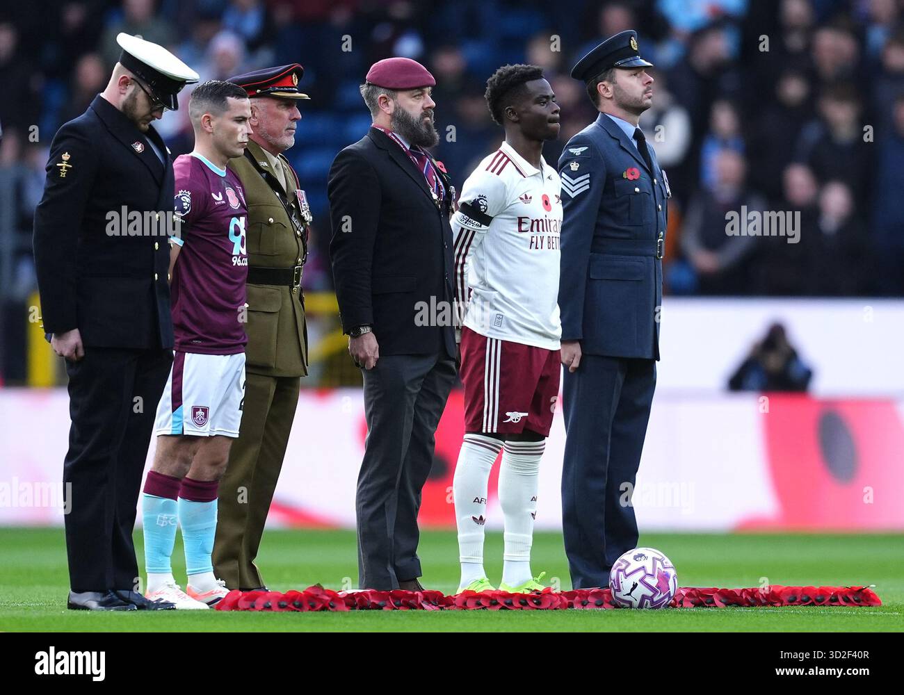 Burnley's Josh Cullen and Arsenal's Bukayo Saka pause for a minute's ...