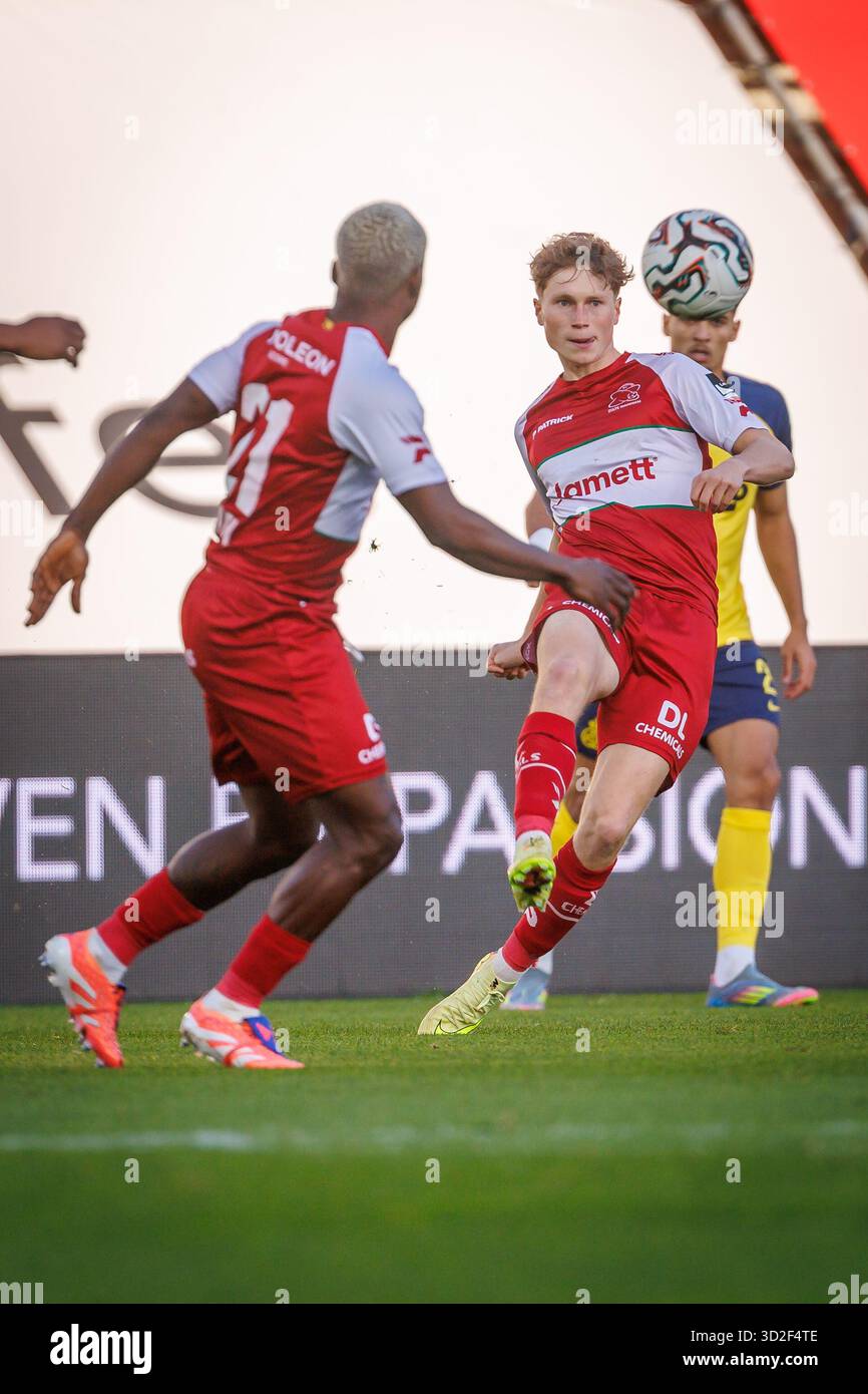 Essevee's Thomas Claes pictured in action during a soccer match between ...