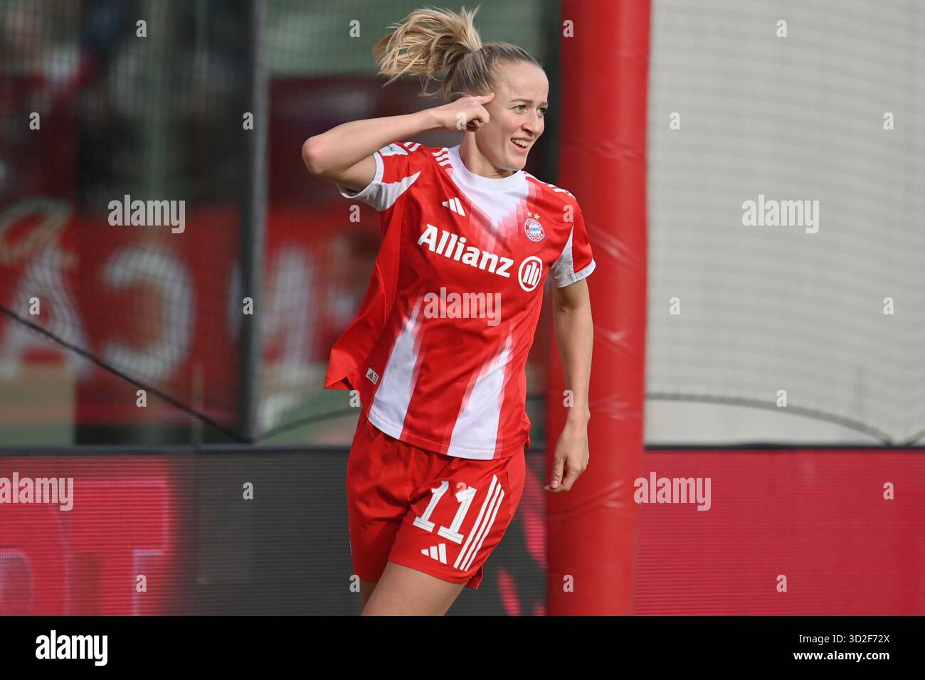 Lea SCHUELLER (FCB) celebrates her goal to make it 3-1, jubilation, joy ...