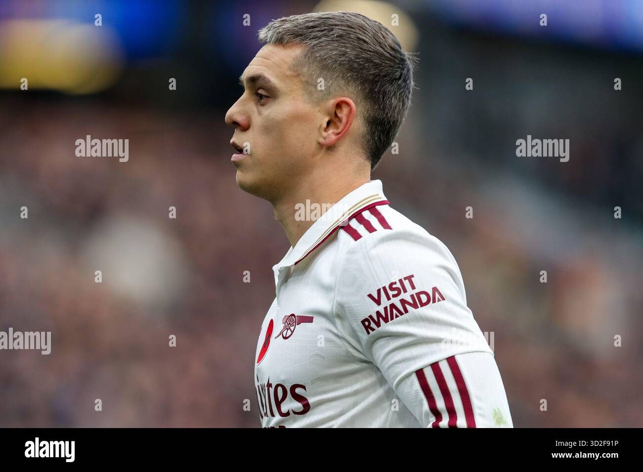 Leandro Trossard of Arsenal during the Premier League match Burnley vs ...