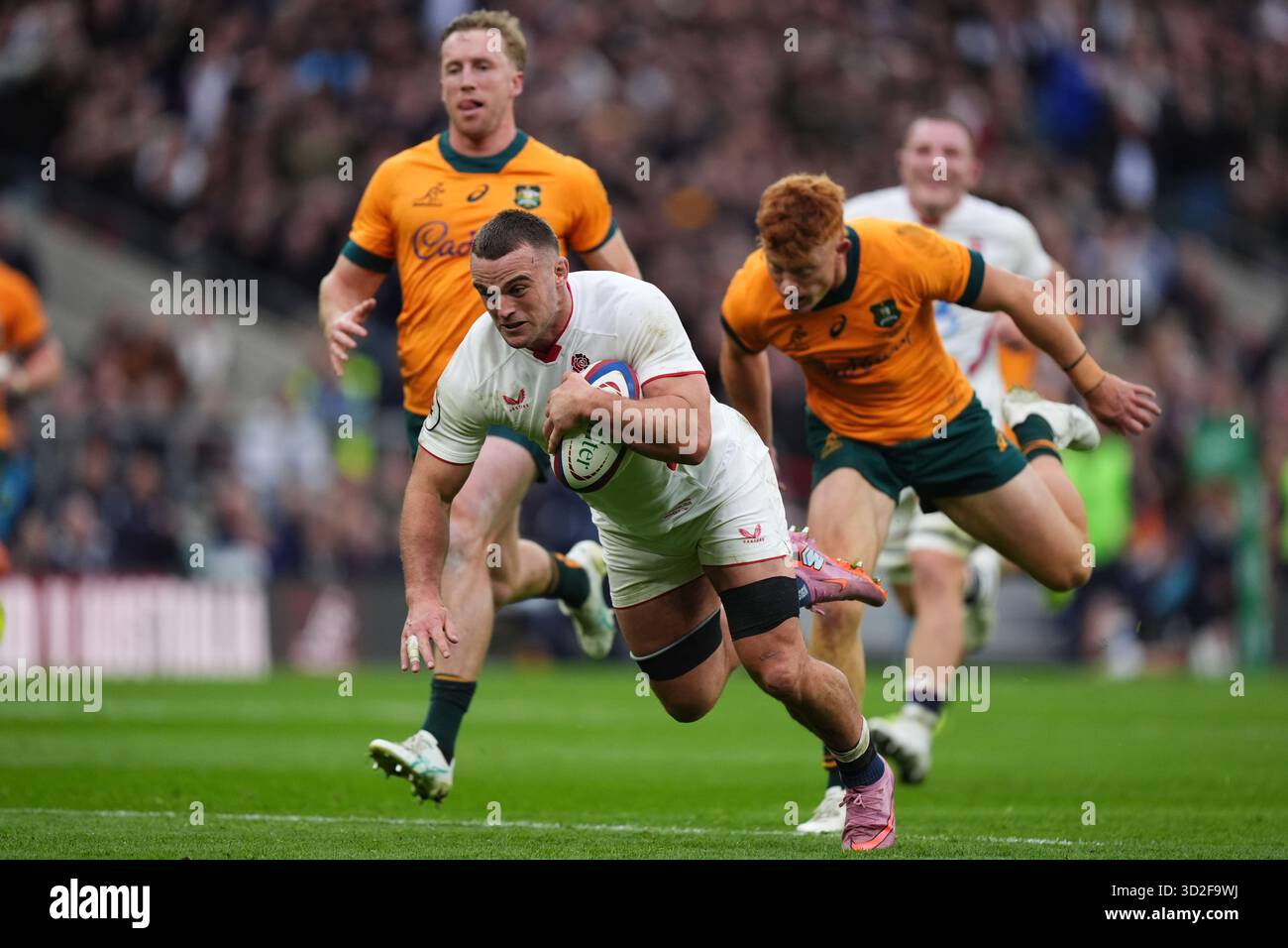England’s Ben Earl scores his sides first try of the game during the ...