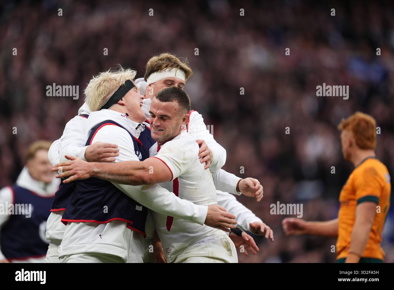 England’s Ben Earl (centre) celebrates scoring his sides first try of ...