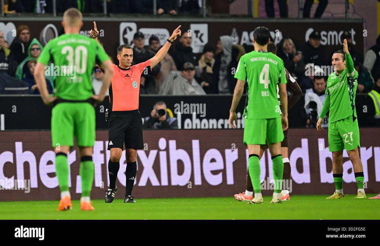 Referee Robert Hartmann Hamburg, November 1, 2025, Football, Bundesliga ...