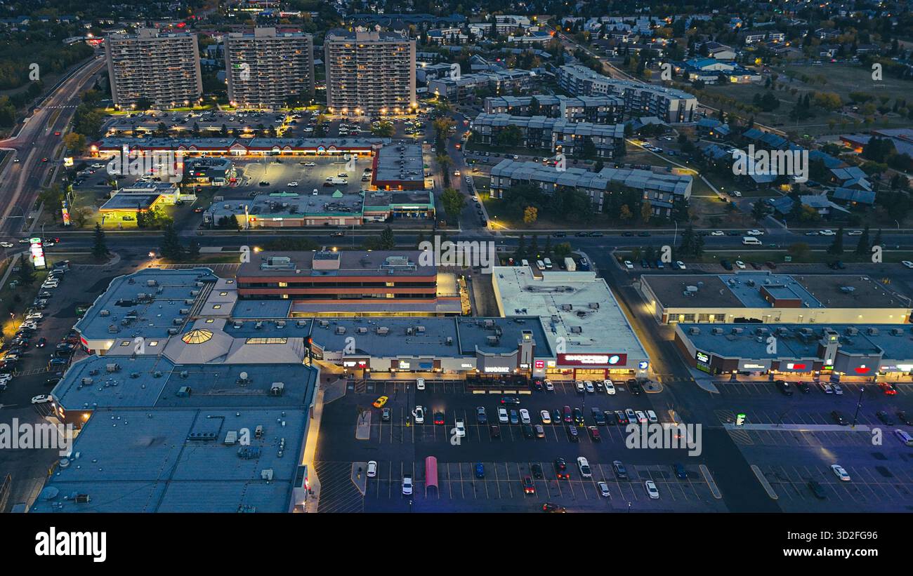 Parking lots and storefronts hi-res stock photography and images - Alamy