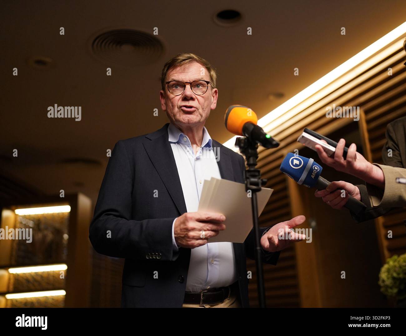 01 November 2025, Israel, Tel Aviv: German Foreign Minister Johann ...