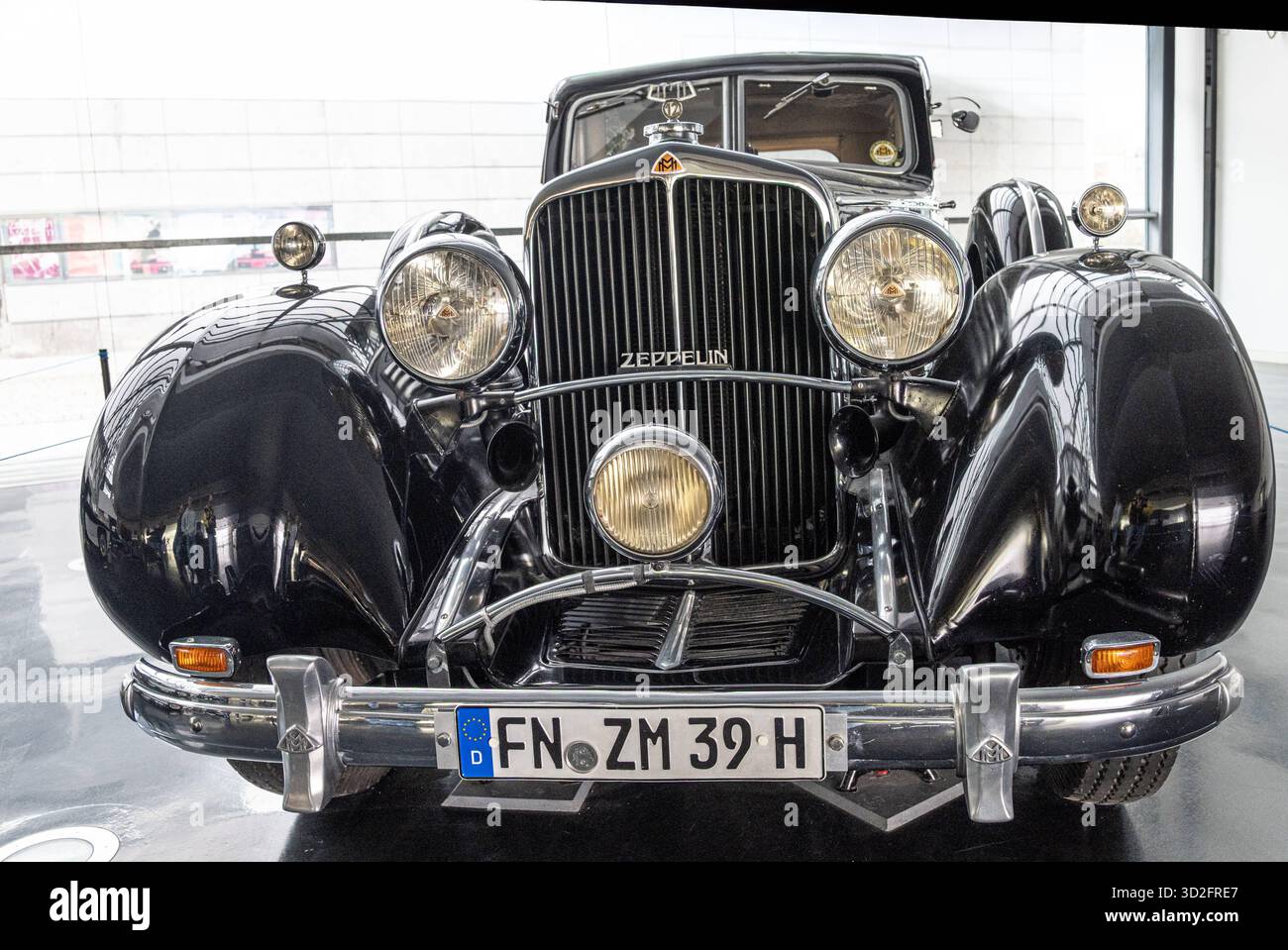 Friedrichshafen Maybach Zeppelin Oldtimer im Zeppelin Museum ...