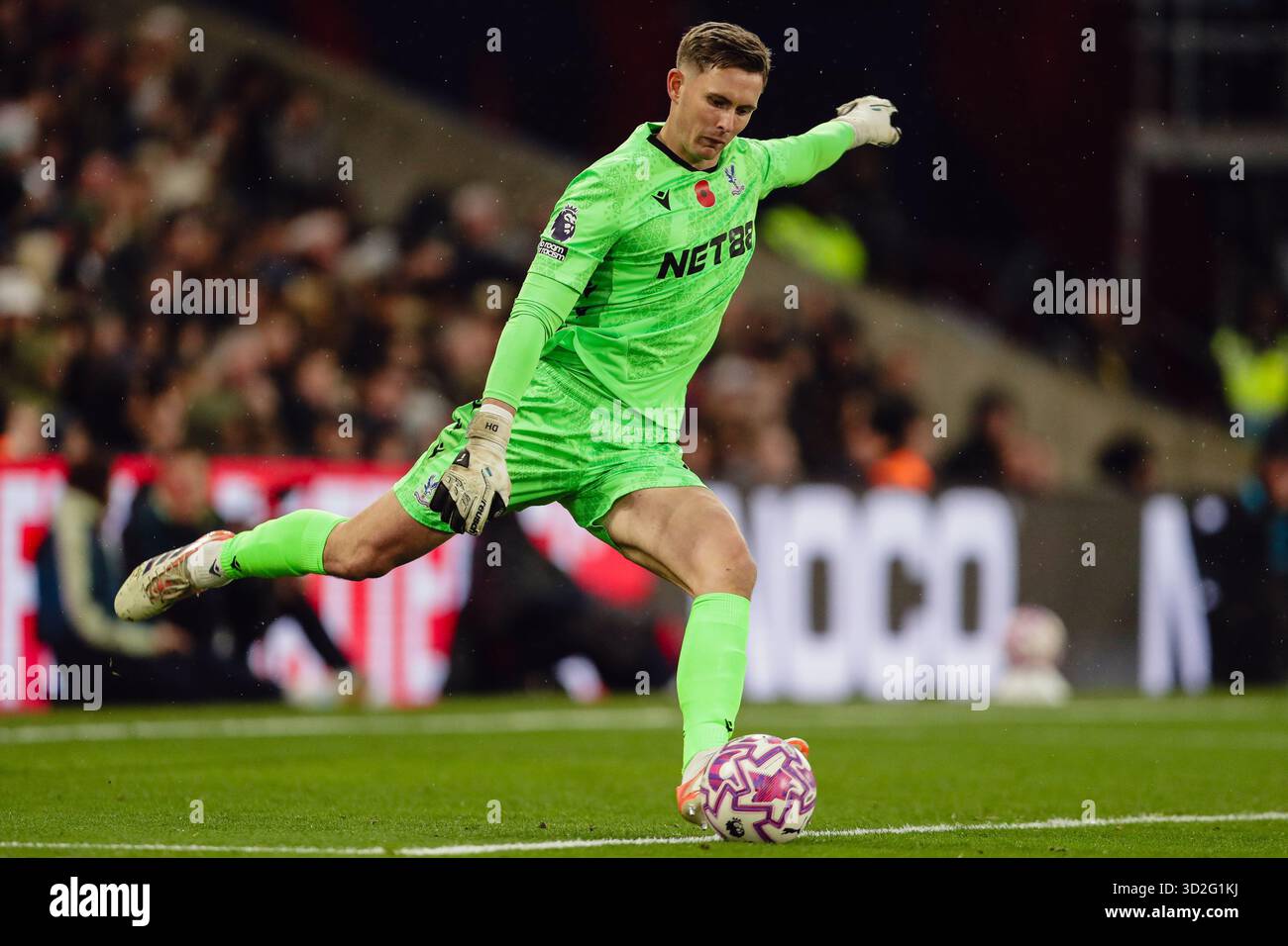 Goalkeeper Dean Henderson (1 Crystal Palace) during the Premier League ...