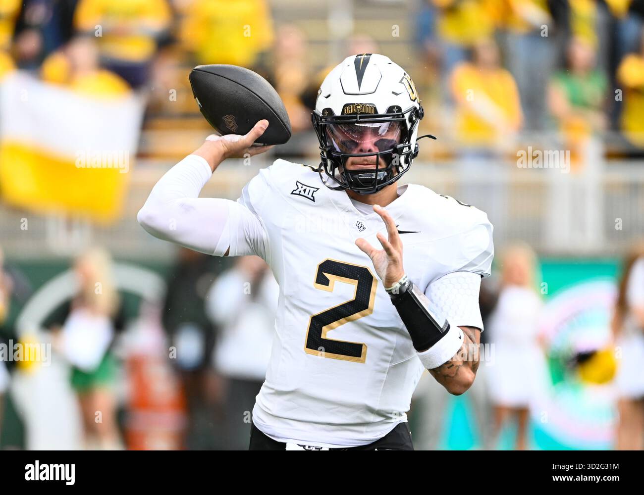November 01, 2025 UCF Knights quarterback Tayven Jackson (2) drops back ...