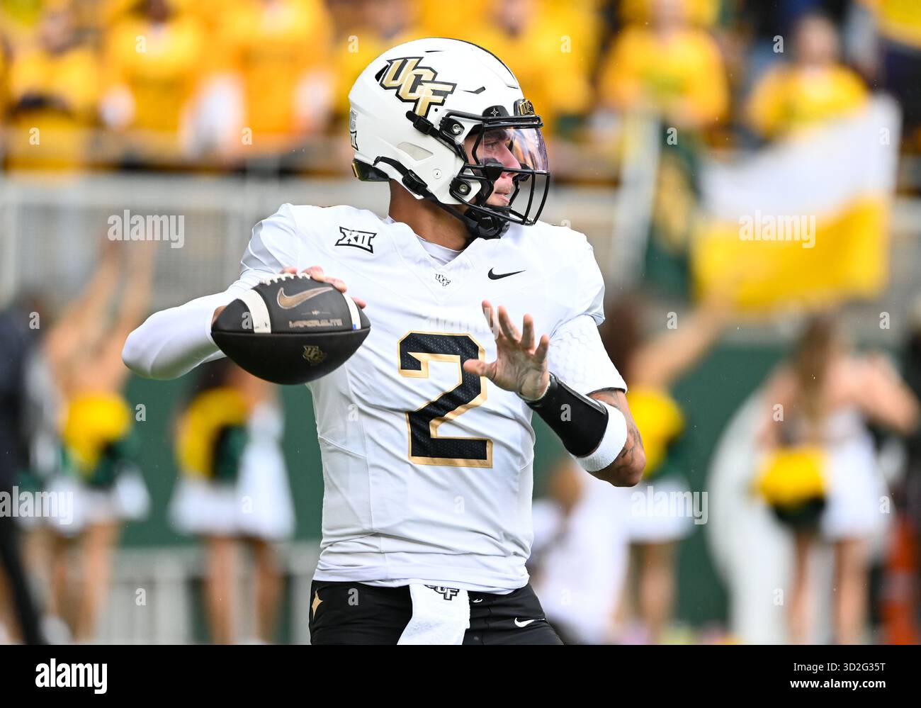 November 01, 2025 UCF Knights quarterback Tayven Jackson (2) drops back ...