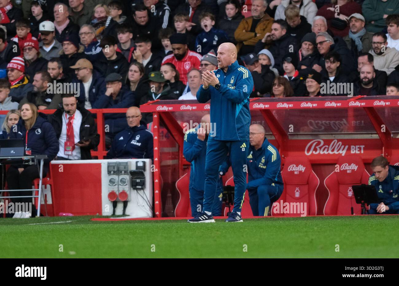 Nottingham Forest Head Coach Sean Dyche shouts instructions to his team ...