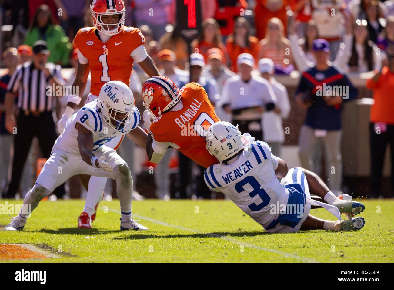 Clemson running back Adam Randall (8) runs in for a touchdown against ...