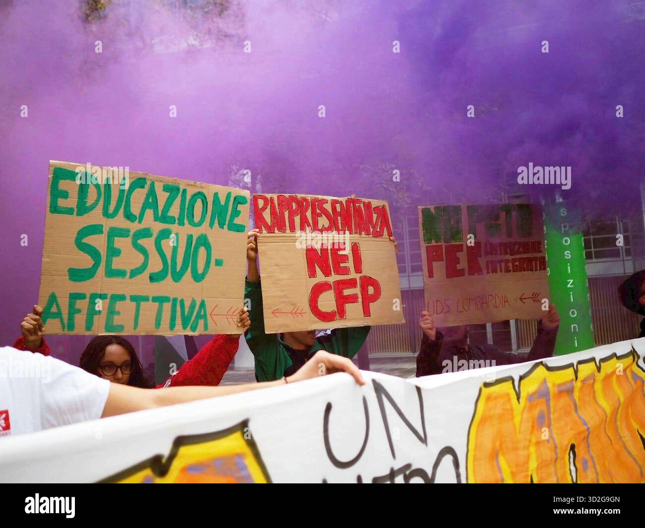 Milan, student blitz under the Lombardy Region, leading up to the ...