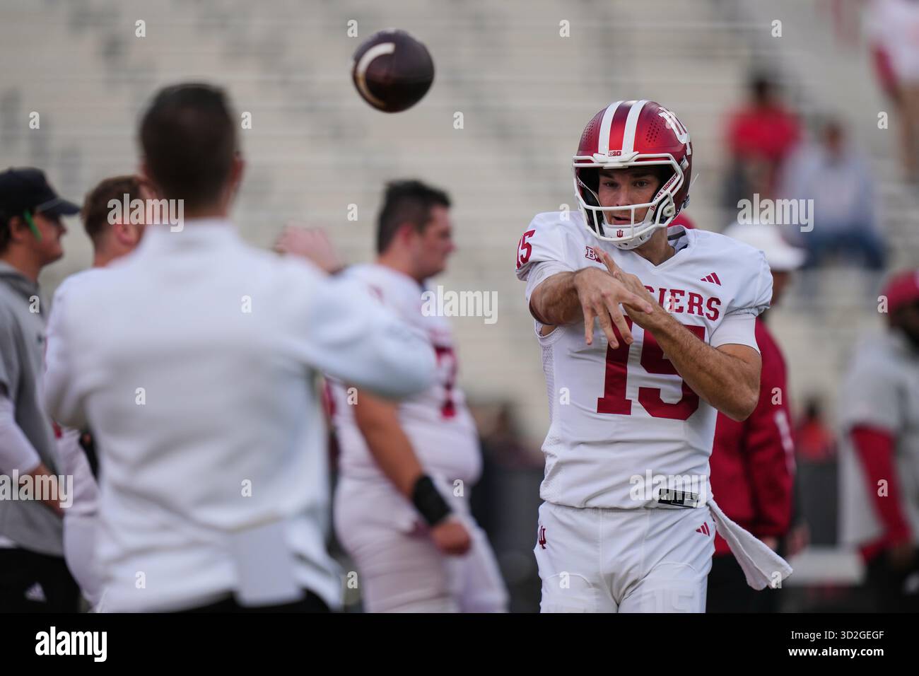 Indiana quarterback Fernando Mendoza (15) warms up before an NCAA ...