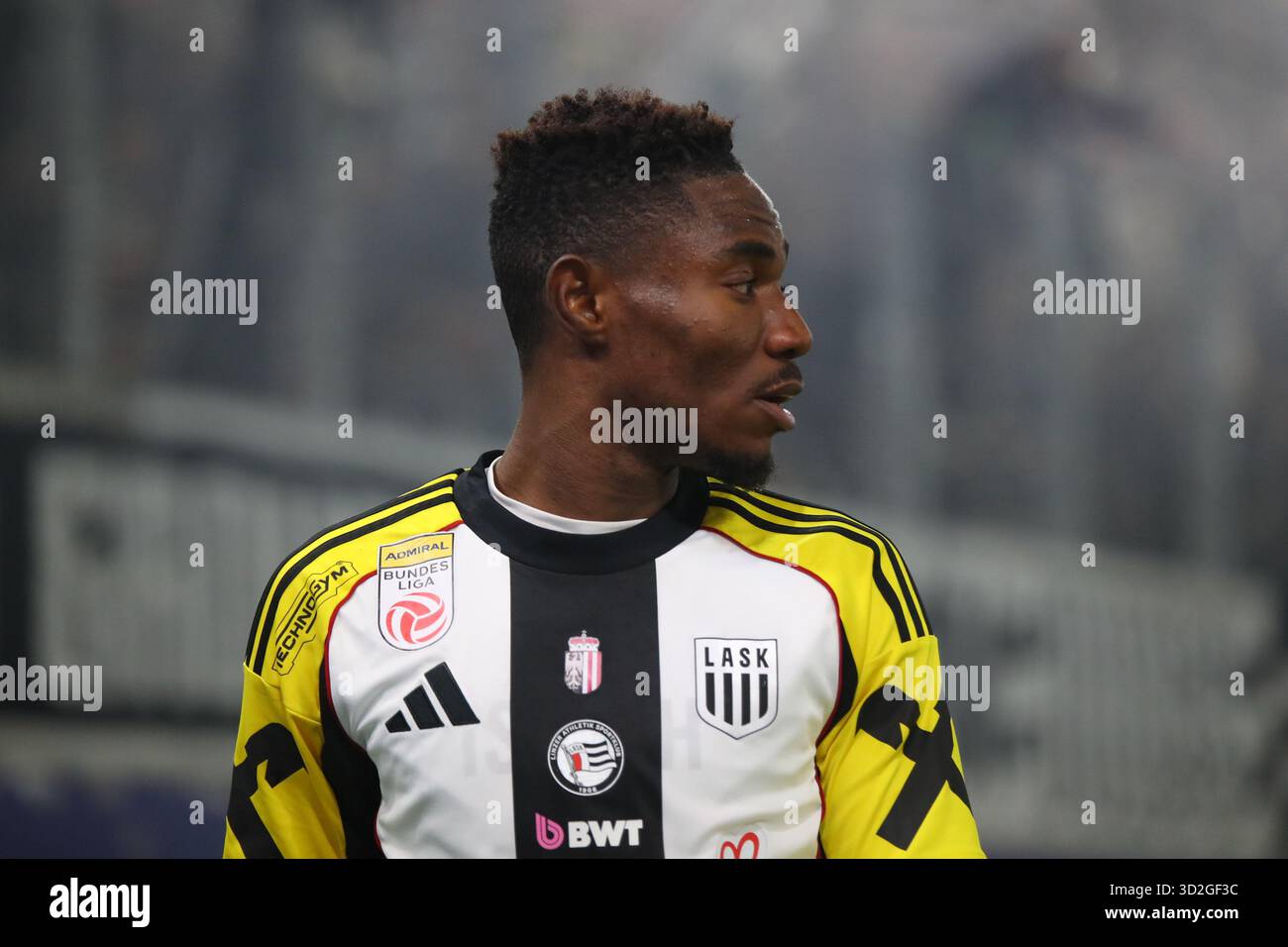 LINZ, AUSTRIA - NOVEMBER 1: Moses Usor of LASK during the Admiral ...