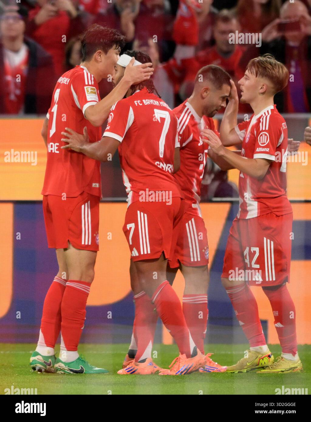 1:0 Goal, celebration, from left Min-Jae Kim, goal scorer Serge Gnabry ...