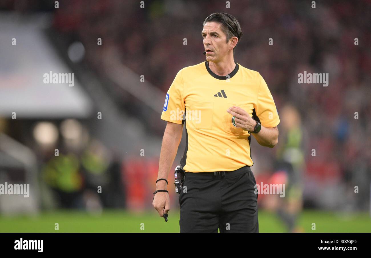 Referee Deniz Aytekin Munich, November 1, 2025, Football, Bundesliga ...