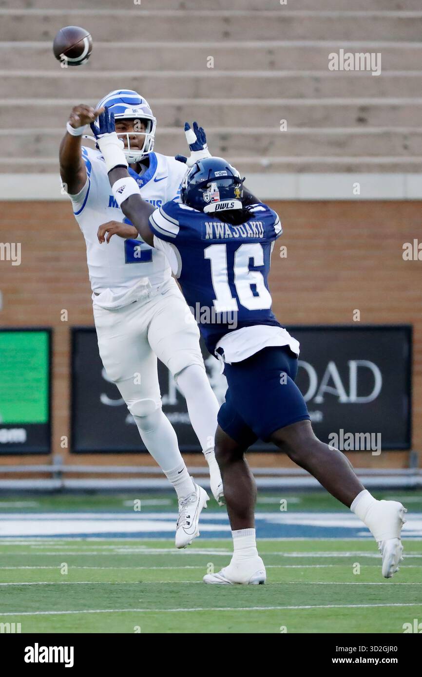 Memphis quarterback Brendon Lewis (2) passes the ball over Rice ...
