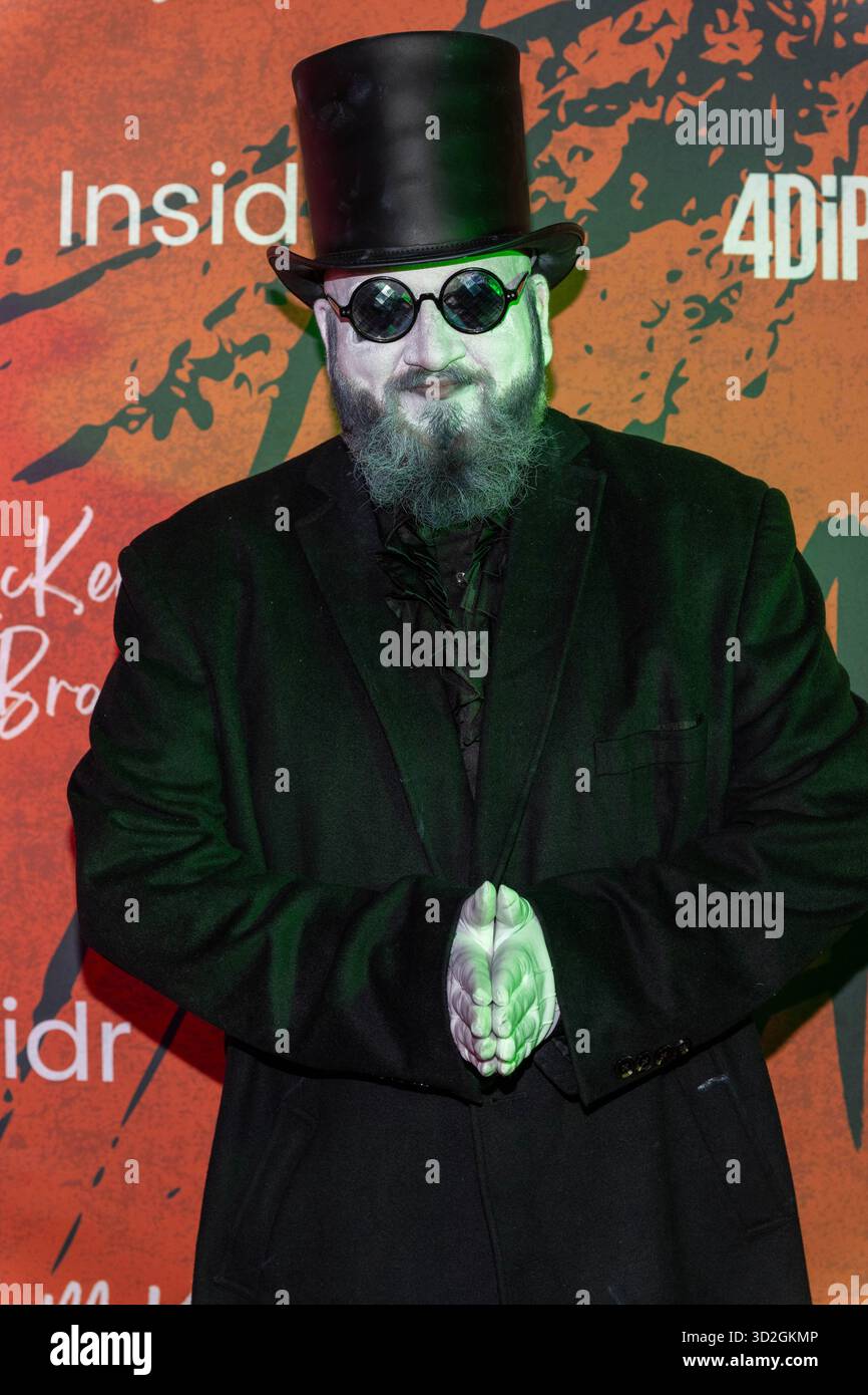 USA. 31st Oct, 2025. Actor Stephen Kramer Glickman attends McKenzi ...