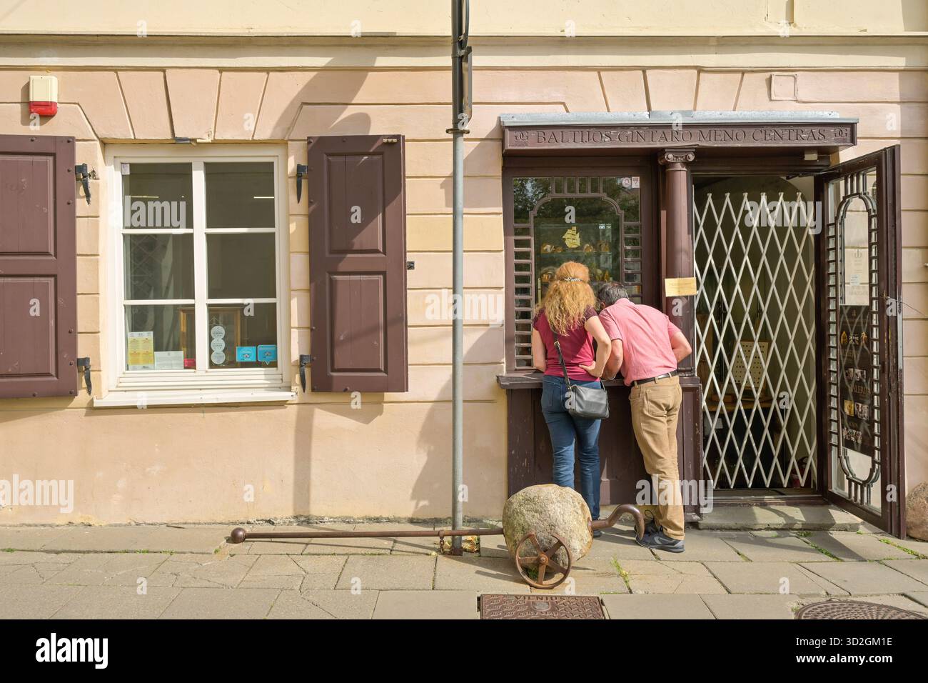 Bernsteingalerie und Museum, Straßenszene, Menschen, Bürgersteig ...