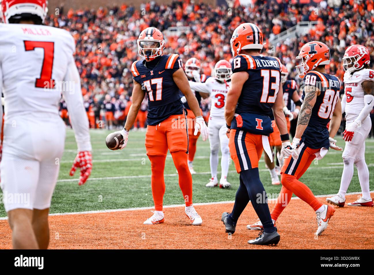 CHAMPAIGN, IL - NOVEMBER 01: Illinois Fighting Illini WR Collin Dixon ...