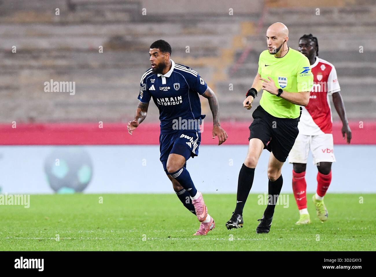 09 Willem GEUBBELS (pfc) - Eric WATTELLIER (ARBITRE) during the Ligue 1 ...