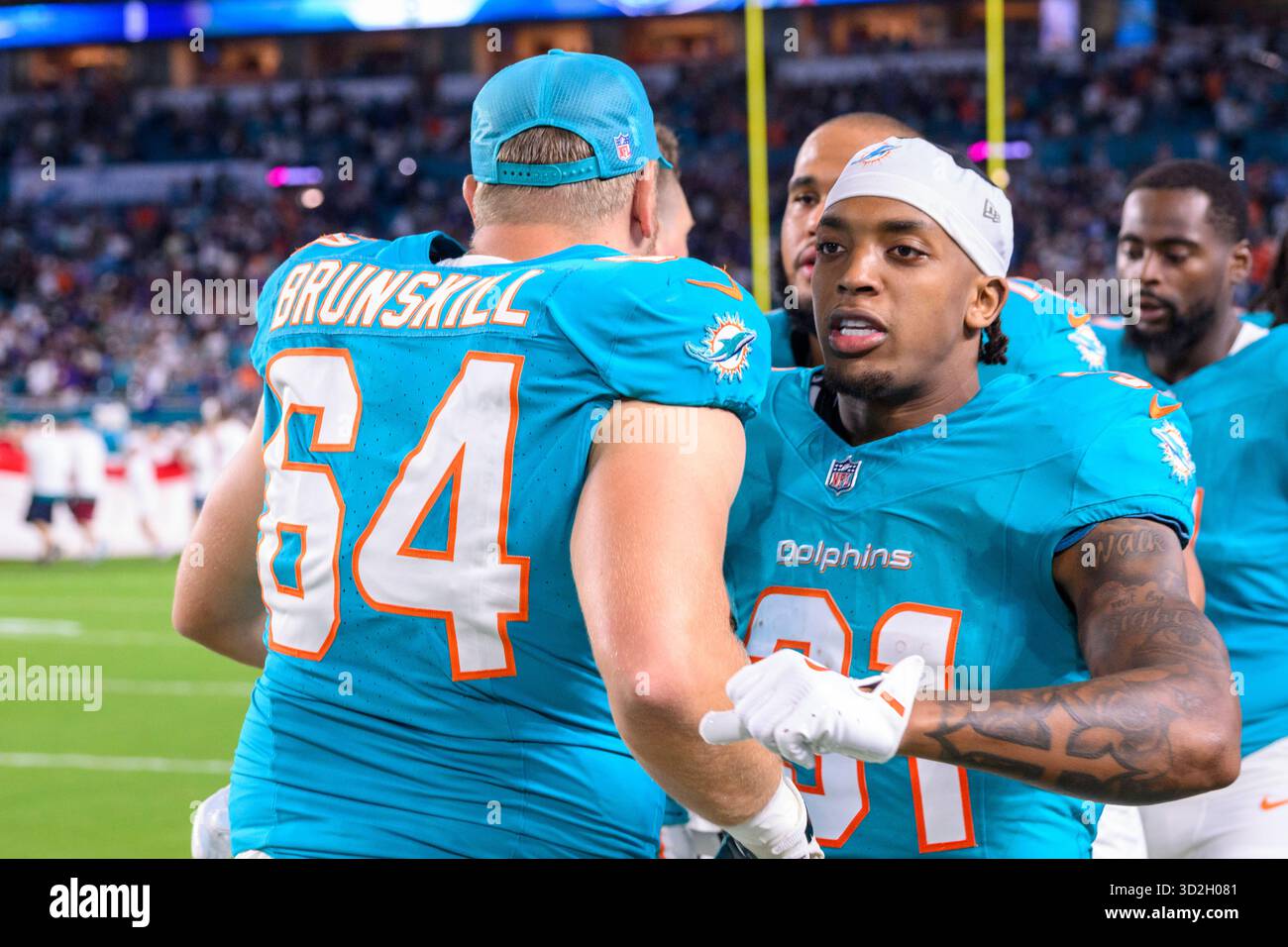Miami Dolphins running back Ollie Gordon II (31) and offensive lineman ...