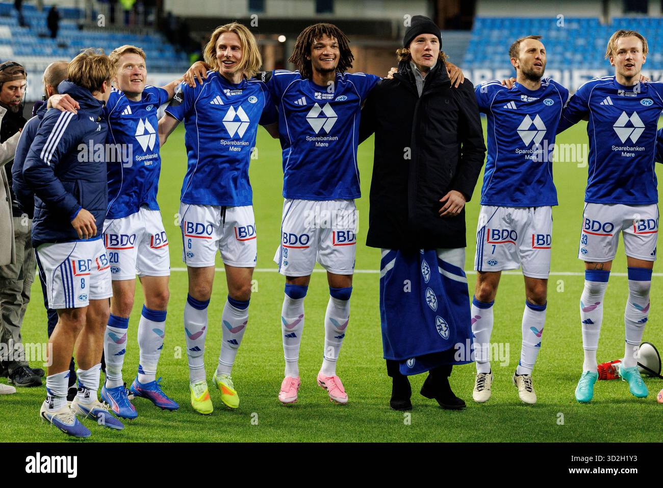 Molde 20251101. Molde's Oskar Spiten-Nysæter (center) and his teammates ...