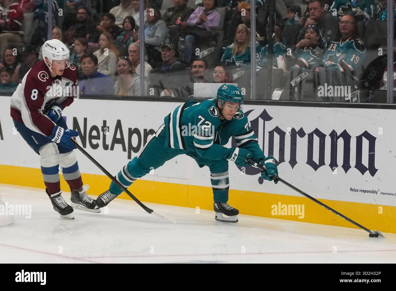 San Jose Sharks left wing William Eklund (72) reaches for the puck in ...