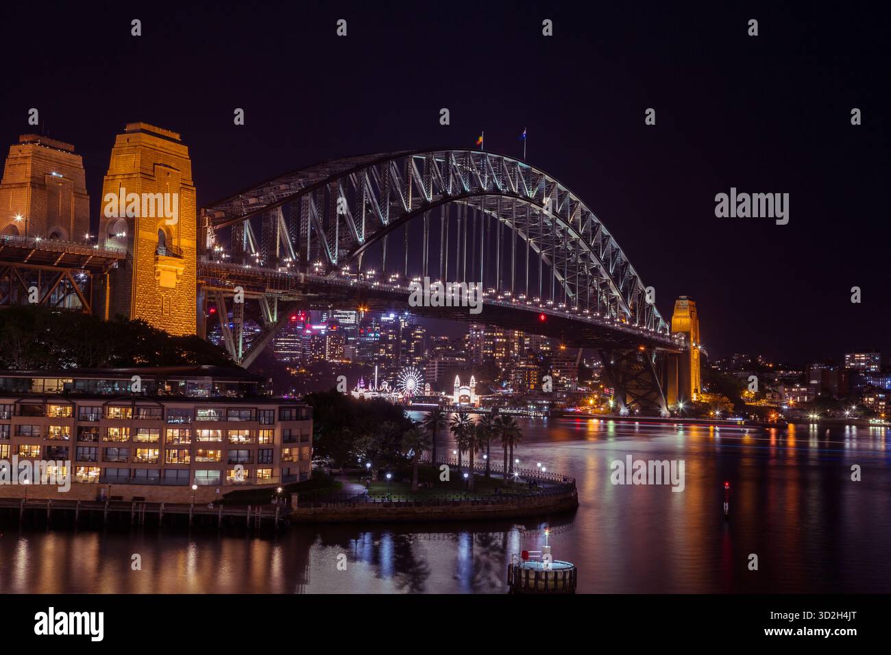 Light trails under bridge hi-res stock photography and images - Alamy