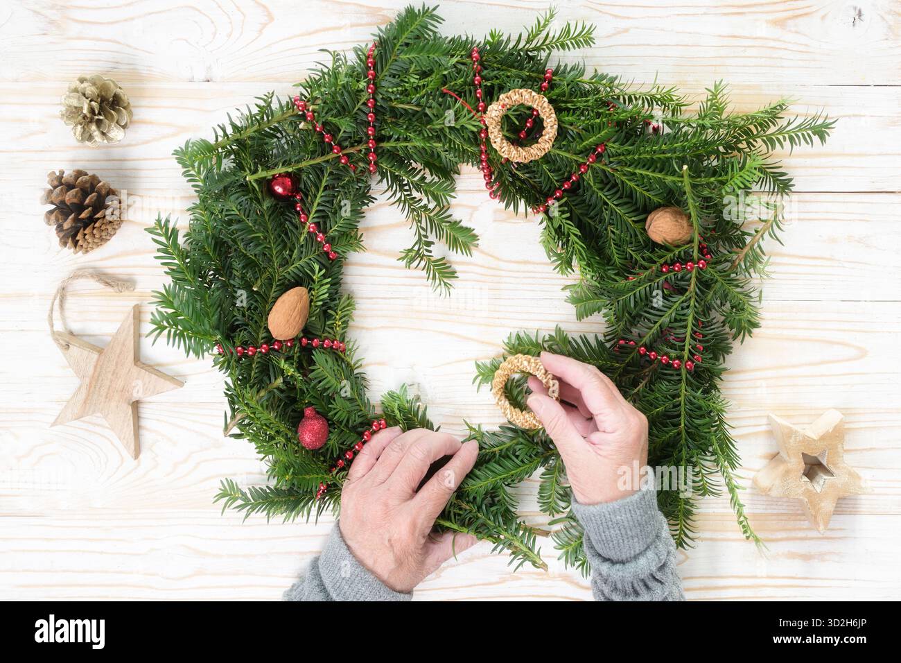 Hands crafting advent wreath hi-res stock photography and images - Alamy