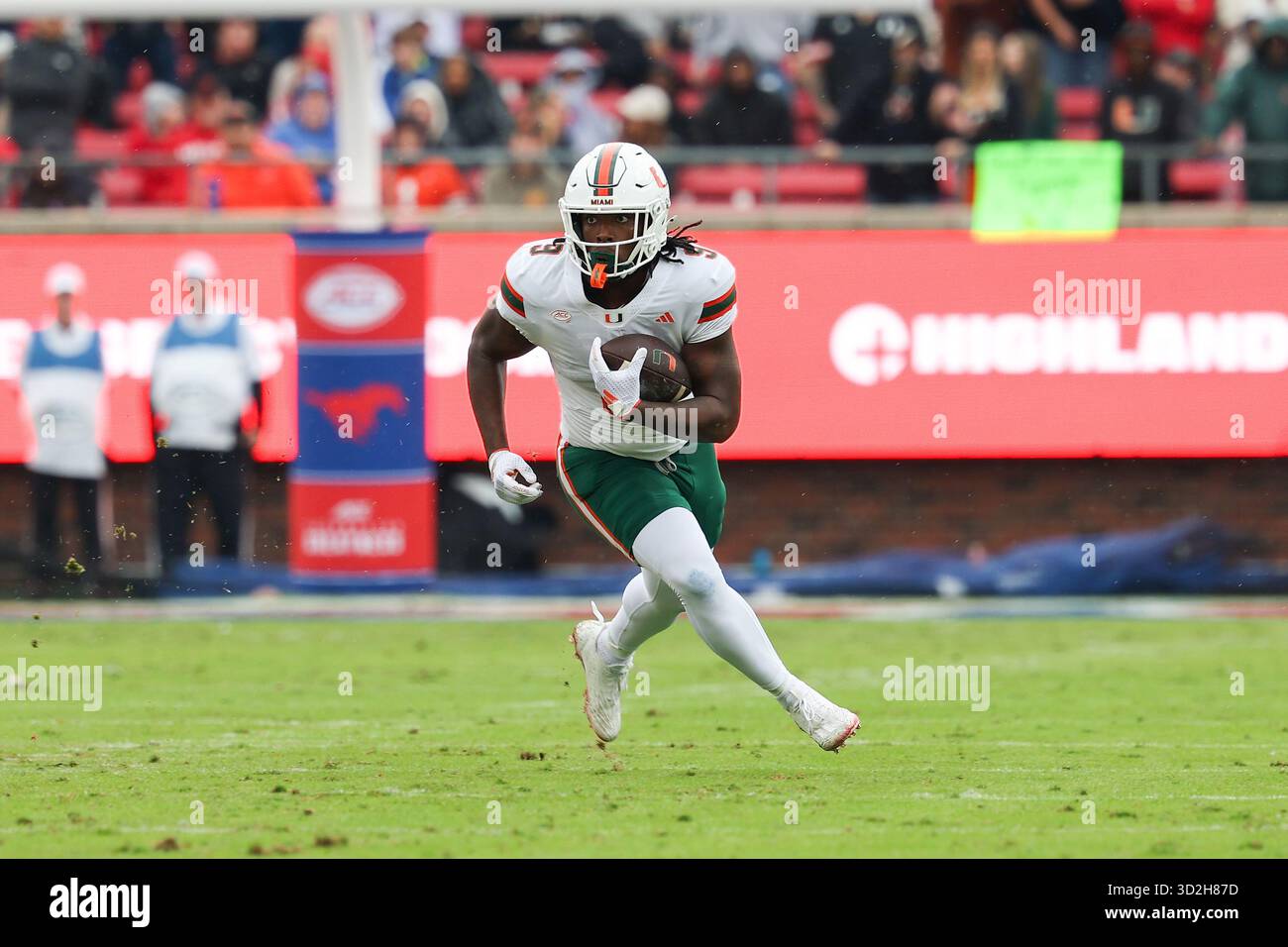 November 1, 2025: Miami Hurricanes tight end Elija Lofton (9) runs the ...