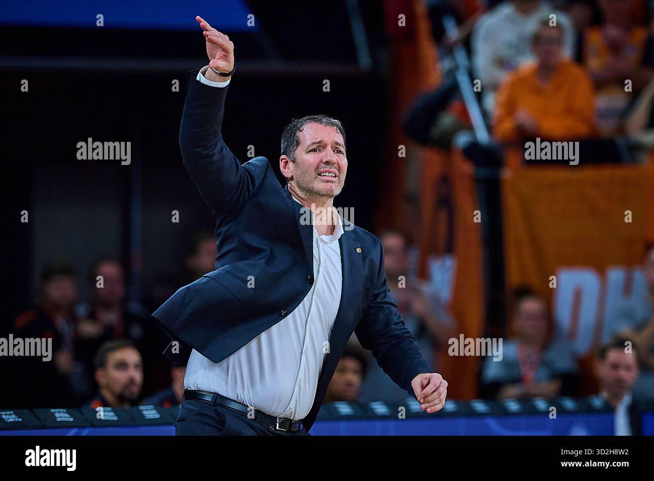 Ty Harrelson (ratiopharm ulm, Head Coach) gestikuliert GER, ratiopharm ...