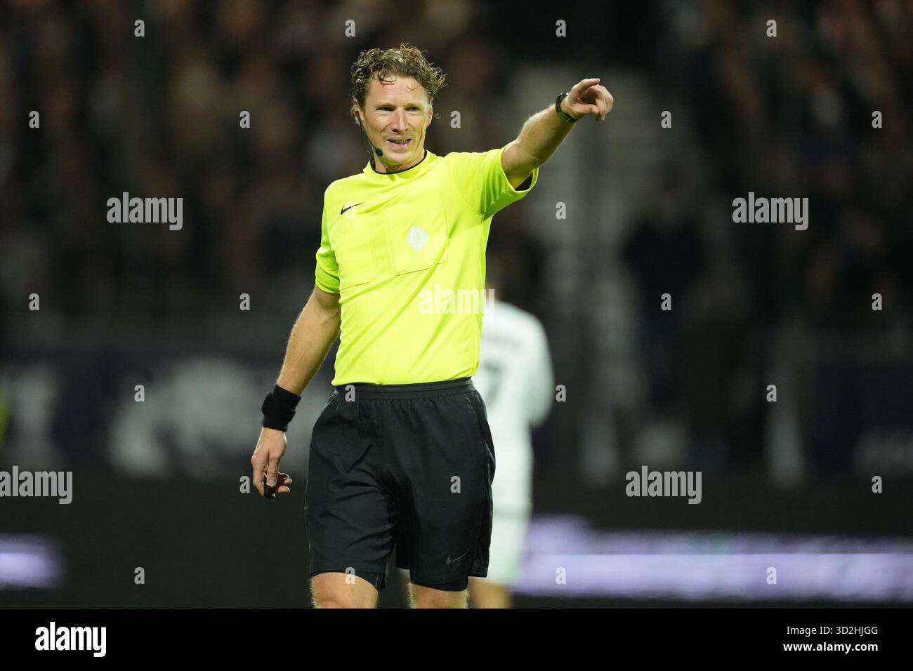 VELSEN - Referee Martin van den Kerkhof during the Dutch Eredivisie ...