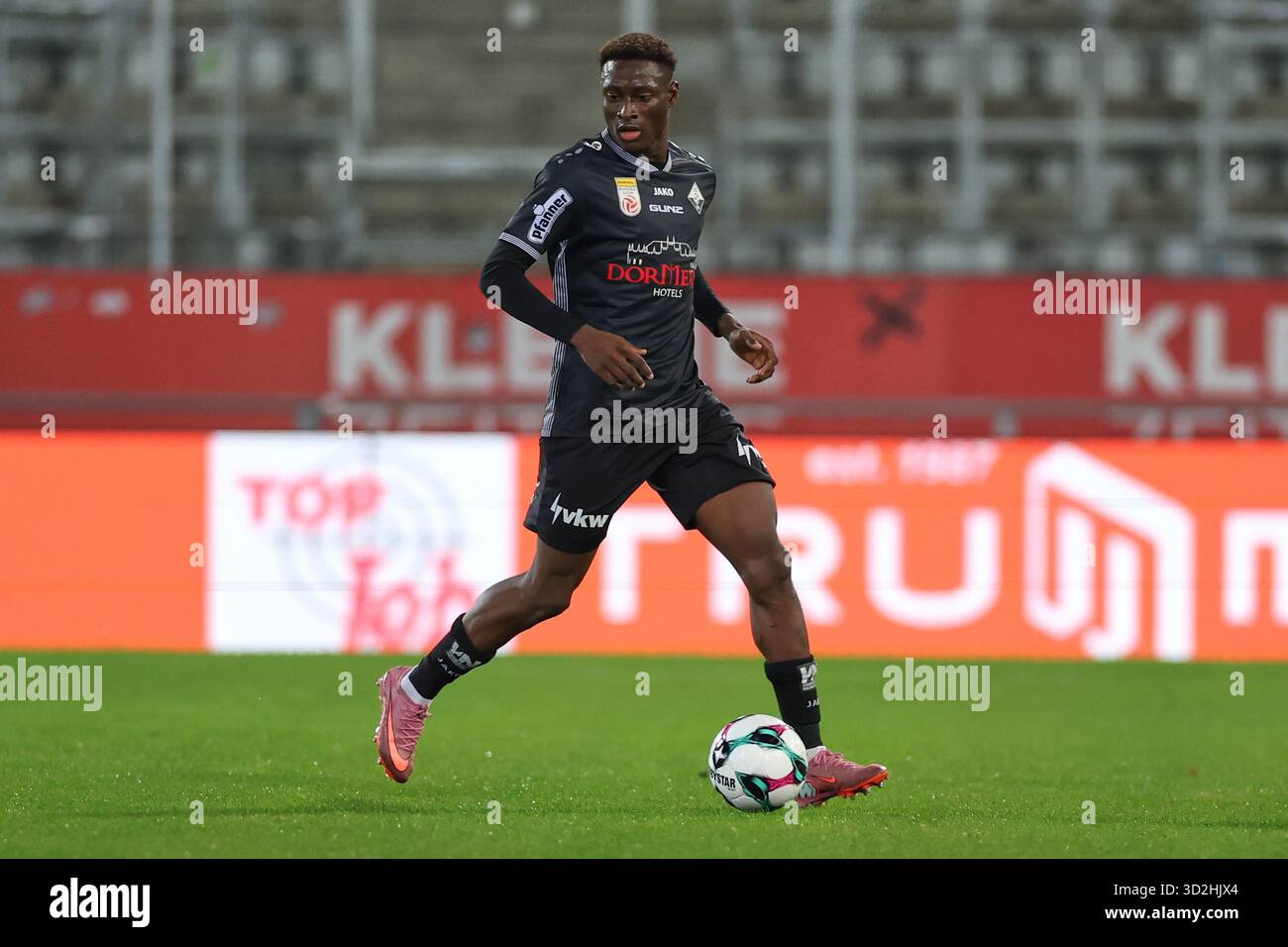 Austrian Bundesliga football match between Grazer AK 1902 and SCR Altach. Dynamic game moments ...