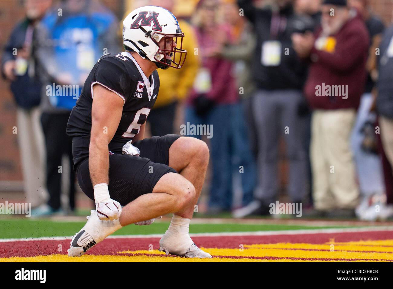 Minnesota linebacker Maverick Baranowski (6) celebrates after sacking ...