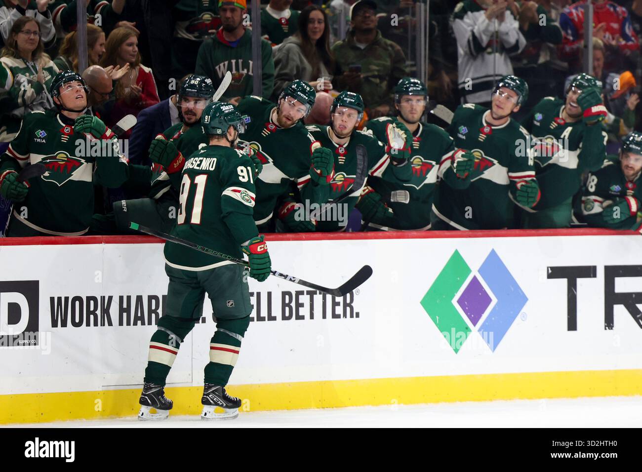 Minnesota Wild right wing Vladimir Tarasenko (91) celebrates at the ...