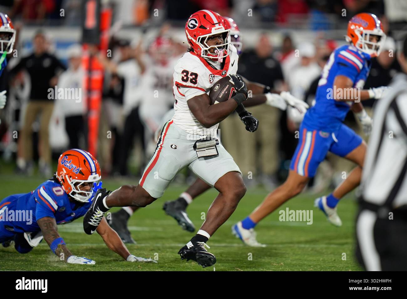 Georgia running back Chauncey Bowens (33) runs past Florida defensive ...