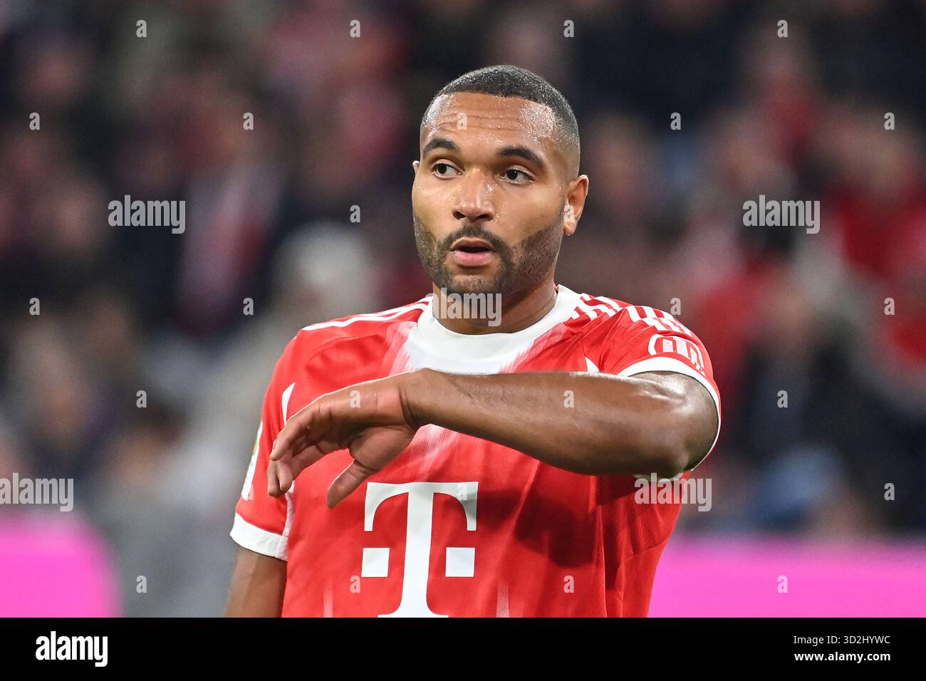 Jonathan TAH (FC Bayern Munich), gesture, action, single image, cropped ...