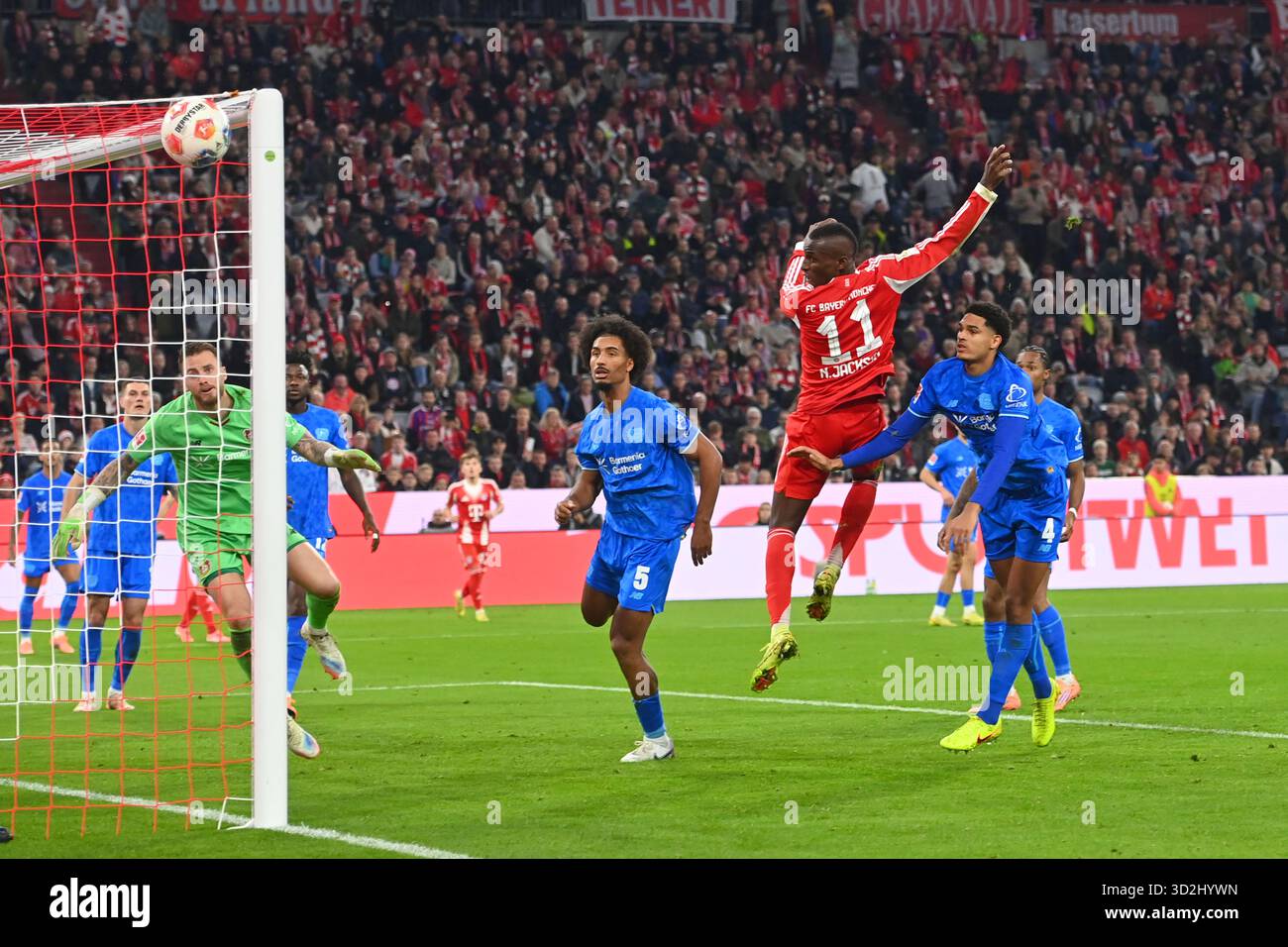 Goal opportunity, header by Nicolas Jackson (FC Bayern Munich), action ...